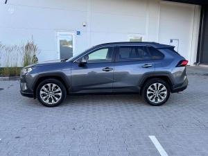 Pelēks Toyota RAV4 2021 Viļņa, ar dzinēja tilpumu 2.49 L un nobraukumu 220 tūkst. km par 26700 €, foto 3 vietnē AUTOMOTO.COM.LV