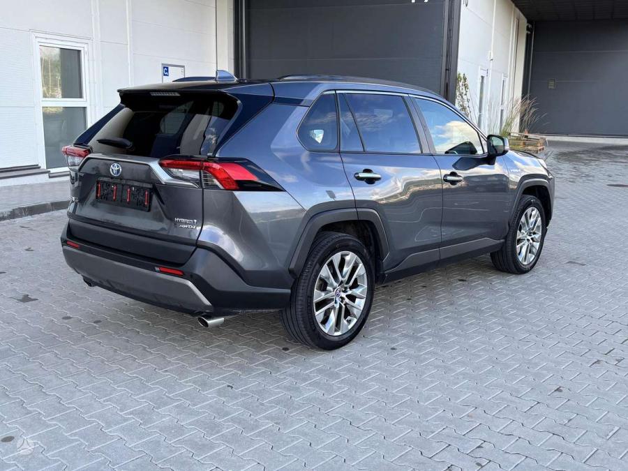 Pelēks Toyota RAV4 2021 Viļņa, ar dzinēja tilpumu 2.49 L un nobraukumu 220 tūkst. km par 26700 €, foto 6 vietnē AUTOMOTO.COM.LV