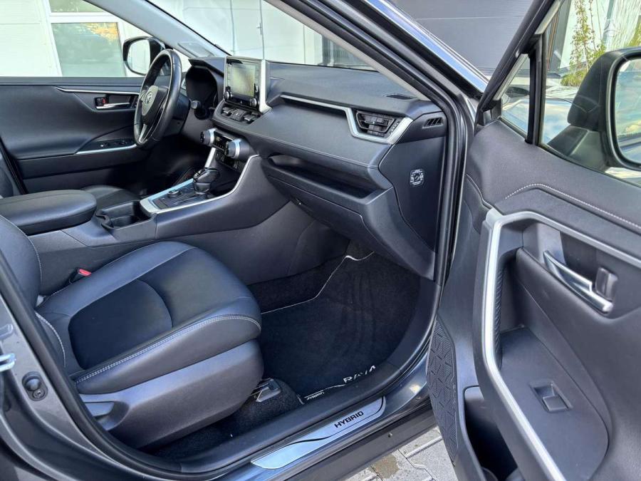 Pelēks Toyota RAV4 2021 Viļņa, ar dzinēja tilpumu 2.49 L un nobraukumu 220 tūkst. km par 26700 €, foto 9 vietnē AUTOMOTO.COM.LV
