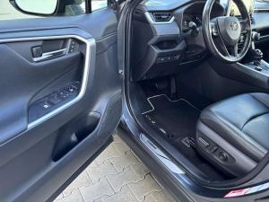 Pelēks Toyota RAV4 2021 Viļņa, ar dzinēja tilpumu 2.49 L un nobraukumu 220 tūkst. km par 26700 €, foto 12 vietnē AUTOMOTO.COM.LV