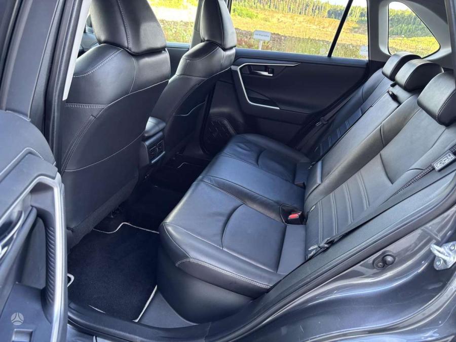 Pelēks Toyota RAV4 2021 Viļņa, ar dzinēja tilpumu 2.49 L un nobraukumu 220 tūkst. km par 26700 €, foto 13 vietnē AUTOMOTO.COM.LV