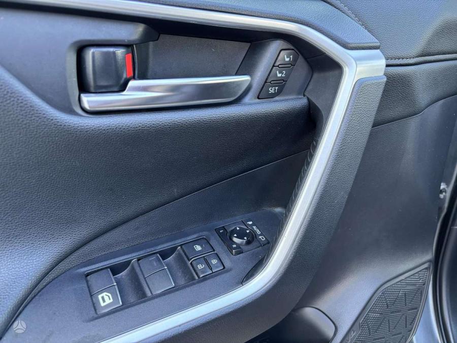 Pelēks Toyota RAV4 2021 Viļņa, ar dzinēja tilpumu 2.49 L un nobraukumu 220 tūkst. km par 26700 €, foto 15 vietnē AUTOMOTO.COM.LV