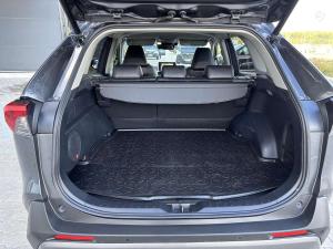 Pelēks Toyota RAV4 2021 Viļņa, ar dzinēja tilpumu 2.49 L un nobraukumu 220 tūkst. km par 26700 €, foto 27 vietnē AUTOMOTO.COM.LV
