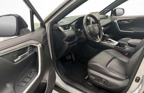 Pelēks Toyota RAV4 2021 Viļņa, ar dzinēja tilpumu 2.49 L un nobraukumu 132 tūkst. km par 33000 €, foto 9 vietnē AUTOMOTO.COM.LV