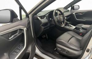 Pelēks Toyota RAV4 2021 Viļņa, ar dzinēja tilpumu 2.49 L un nobraukumu 132 tūkst. km par 33000 €, foto 10 vietnē AUTOMOTO.COM.LV