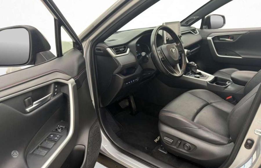 Pelēks Toyota RAV4 2021 Viļņa, ar dzinēja tilpumu 2.49 L un nobraukumu 132 tūkst. km par 33000 €, foto 10 vietnē AUTOMOTO.COM.LV