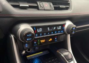 Pelēks Toyota RAV4 2021 Viļņa, ar dzinēja tilpumu 2.49 L un nobraukumu 132 tūkst. km par 33000 €, foto 22 vietnē AUTOMOTO.COM.LV