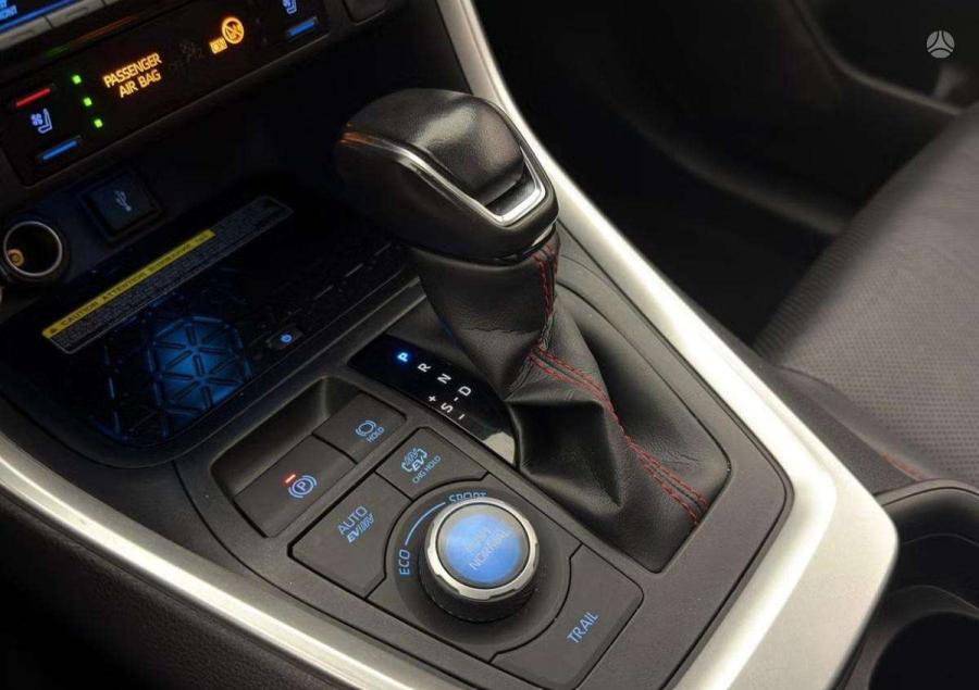 Pelēks Toyota RAV4 2021 Viļņa, ar dzinēja tilpumu 2.49 L un nobraukumu 132 tūkst. km par 33000 €, foto 23 vietnē AUTOMOTO.COM.LV