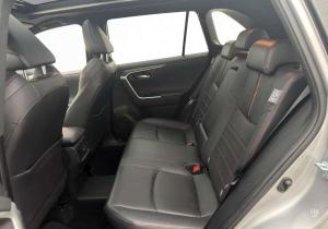 Pelēks Toyota RAV4 2021 Viļņa, ar dzinēja tilpumu 2.49 L un nobraukumu 132 tūkst. km par 33000 €, foto 24 vietnē AUTOMOTO.COM.LV
