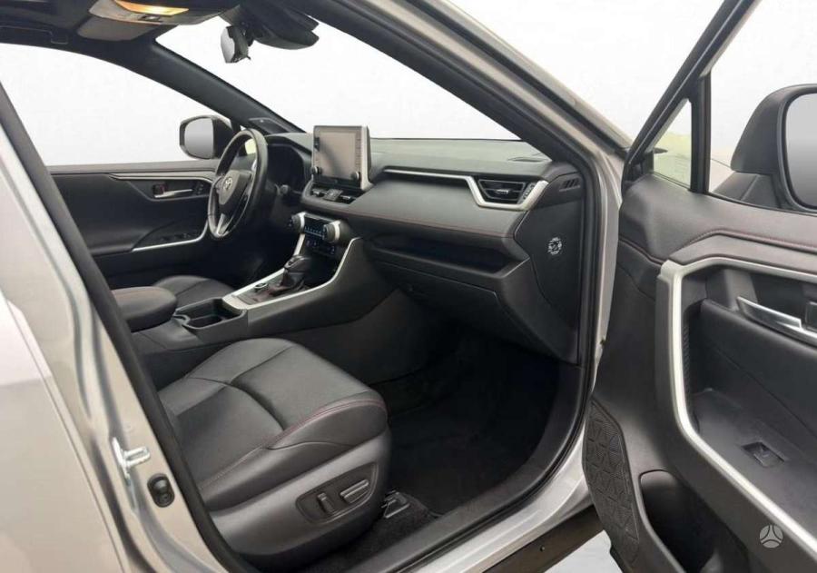 Pelēks Toyota RAV4 2021 Viļņa, ar dzinēja tilpumu 2.49 L un nobraukumu 132 tūkst. km par 33000 €, foto 26 vietnē AUTOMOTO.COM.LV