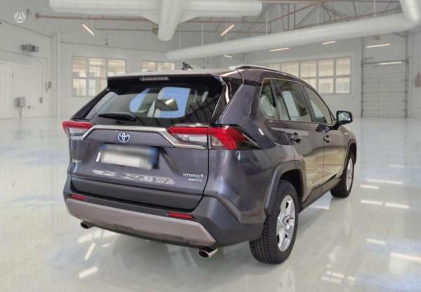 Grey Toyota RAV4 2021 in Vilnius, with an engine capacity of 2.49 L and mileage of 169 thousand km for 22990 €, photo 4 on AUTOMOTO.COM.LV