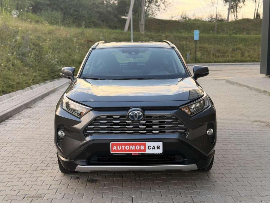 Pelēks Toyota RAV4 2021 Viļņa, ar dzinēja tilpumu 2.49 L un nobraukumu 117 tūkst. km par 26950 €, foto 3 vietnē AUTOMOTO.COM.LV