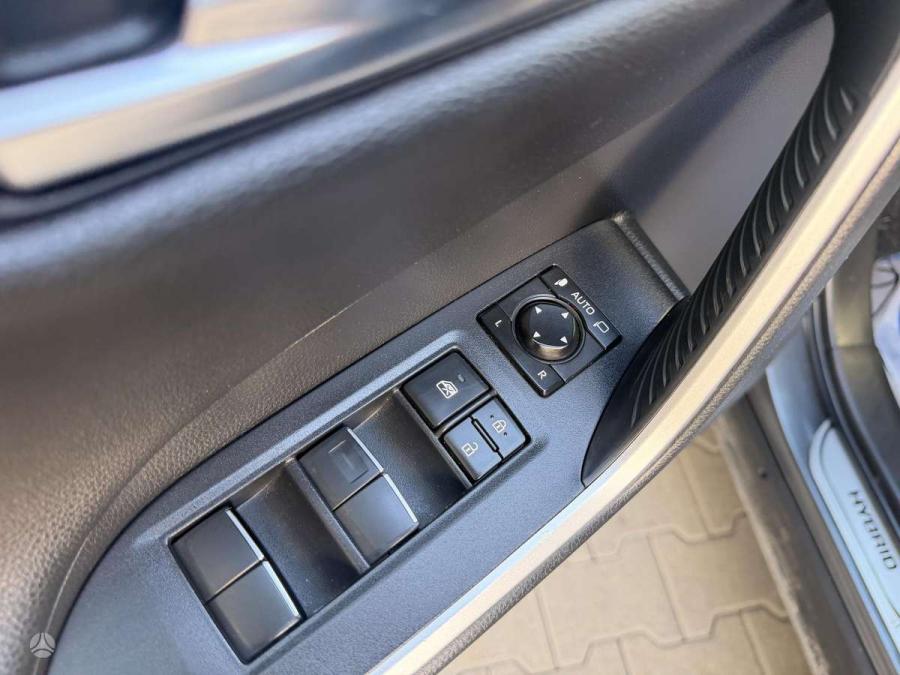 Pelēks Toyota RAV4 2021 Viļņa, ar dzinēja tilpumu 2.49 L un nobraukumu 117 tūkst. km par 26950 €, foto 14 vietnē AUTOMOTO.COM.LV