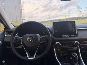 Pelēks Toyota RAV4 2021 Viļņa, ar dzinēja tilpumu 2.49 L un nobraukumu 117 tūkst. km par 26950 €, foto 18 vietnē AUTOMOTO.COM.LV
