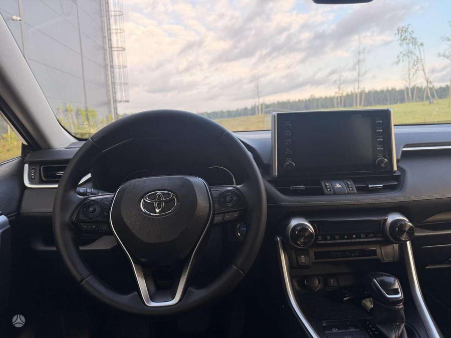 Pelēks Toyota RAV4 2021 Viļņa, ar dzinēja tilpumu 2.49 L un nobraukumu 117 tūkst. km par 26950 €, foto 18 vietnē AUTOMOTO.COM.LV
