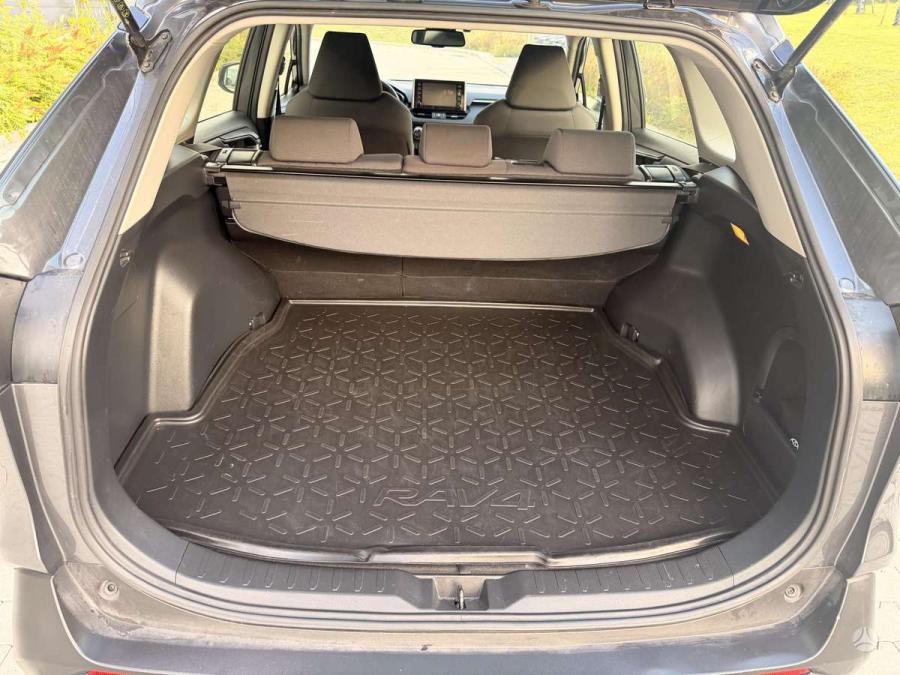 Pelēks Toyota RAV4 2021 Viļņa, ar dzinēja tilpumu 2.49 L un nobraukumu 117 tūkst. km par 26950 €, foto 22 vietnē AUTOMOTO.COM.LV