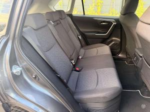 Pelēks Toyota RAV4 2021 Viļņa, ar dzinēja tilpumu 2.49 L un nobraukumu 117 tūkst. km par 26950 €, foto 25 vietnē AUTOMOTO.COM.LV
