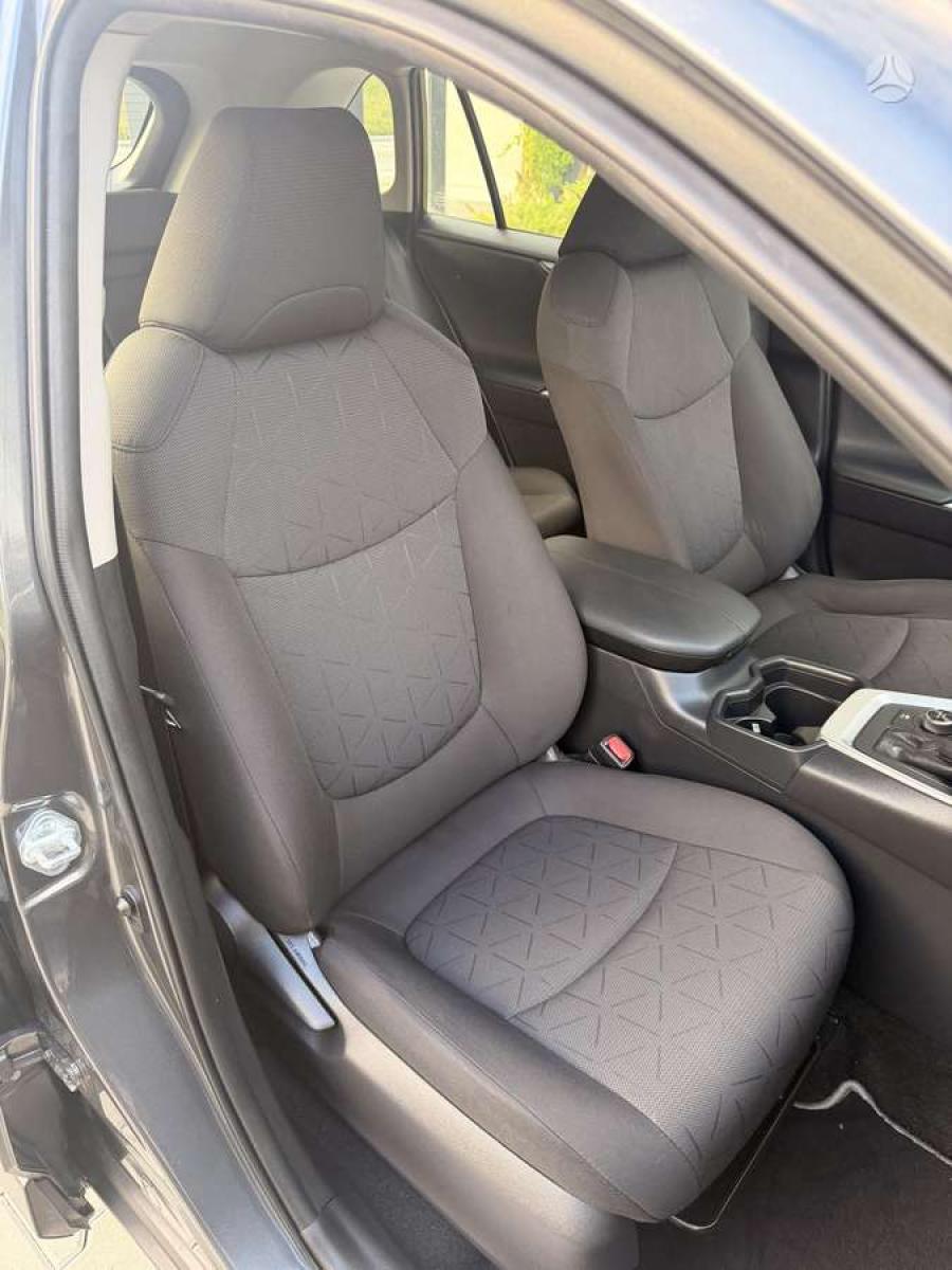 Pelēks Toyota RAV4 2021 Viļņa, ar dzinēja tilpumu 2.49 L un nobraukumu 117 tūkst. km par 26950 €, foto 29 vietnē AUTOMOTO.COM.LV