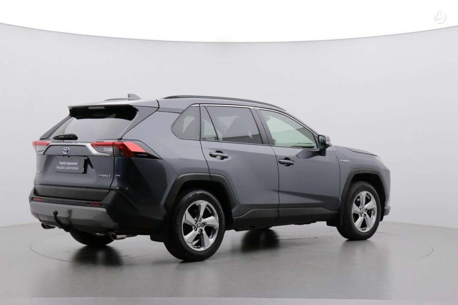 Pelēks Toyota RAV4 2021 Viļņa, ar dzinēja tilpumu 2.49 L un nobraukumu 114 tūkst. km par 30900 €, foto 4 vietnē AUTOMOTO.COM.LV