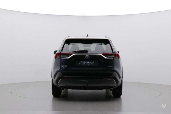 Grey Toyota RAV4 2021 in Vilnius, with an engine capacity of 2.49 L and mileage of 114 thousand km for 30900 €, photo 5 on AUTOMOTO.COM.LV