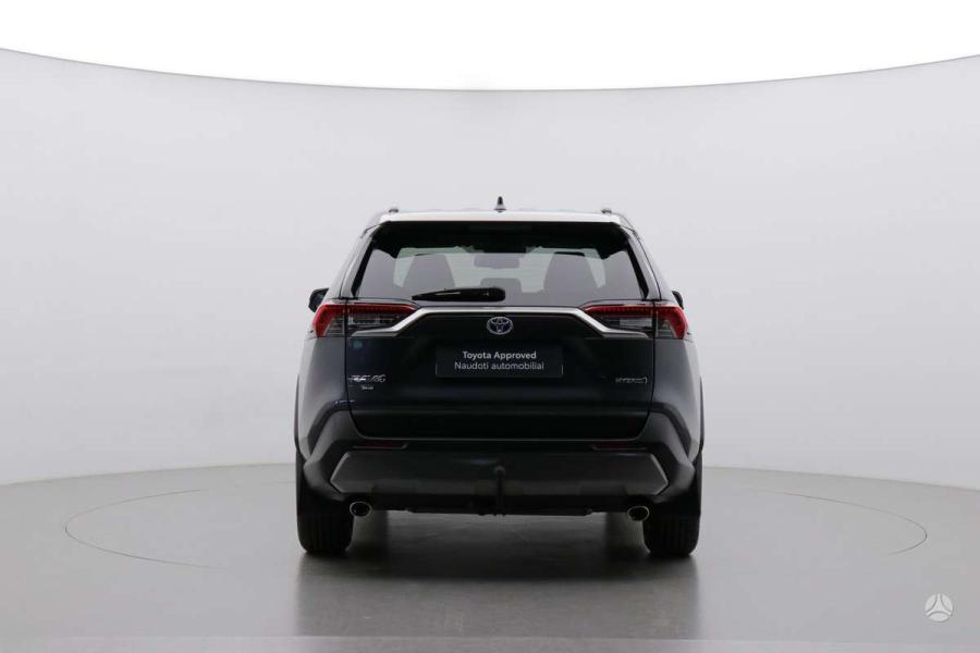 Pelēks Toyota RAV4 2021 Viļņa, ar dzinēja tilpumu 2.49 L un nobraukumu 114 tūkst. km par 30900 €, foto 6 vietnē AUTOMOTO.COM.LV