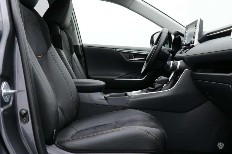 Pelēks Toyota RAV4 2021 Viļņa, ar dzinēja tilpumu 2.49 L un nobraukumu 114 tūkst. km par 30900 €, foto 10 vietnē AUTOMOTO.COM.LV