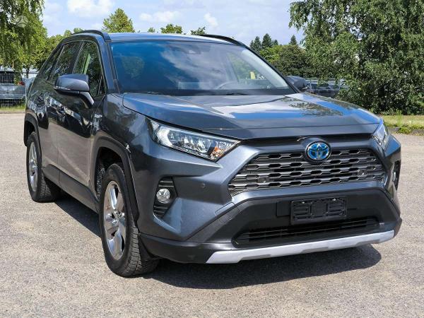 Grey Toyota RAV4 2021 in Siauliai, with an engine capacity of 2.50 L and mileage of 155 thousand km for 22400 €, photo 1 on AUTOMOTO.COM.LV
