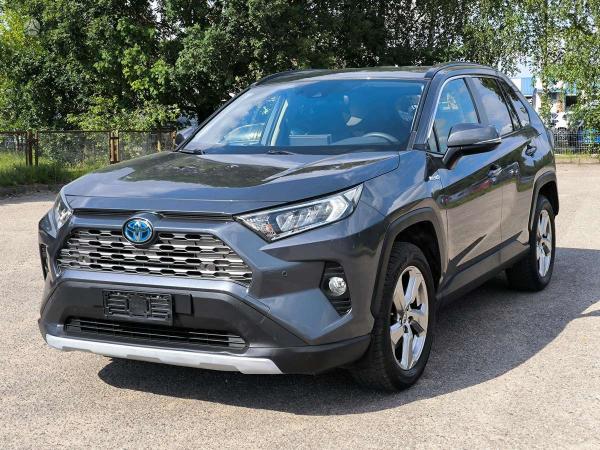 Grey Toyota RAV4 2021 in Siauliai, with an engine capacity of 2.50 L and mileage of 155 thousand km for 22400 €, photo 2 on AUTOMOTO.COM.LV