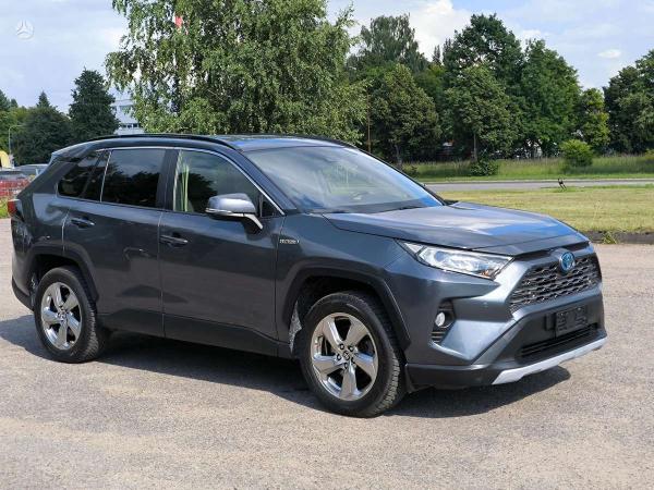 Grey Toyota RAV4 2021 in Siauliai, with an engine capacity of 2.50 L and mileage of 155 thousand km for 22400 €, photo 4 on AUTOMOTO.COM.LV