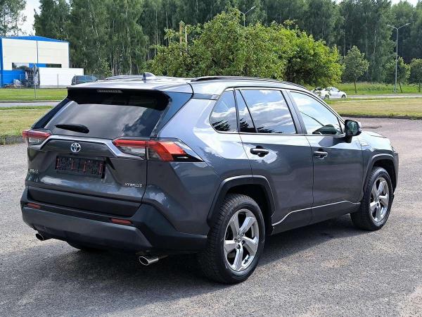 Grey Toyota RAV4 2021 in Siauliai, with an engine capacity of 2.50 L and mileage of 155 thousand km for 22400 €, photo 6 on AUTOMOTO.COM.LV