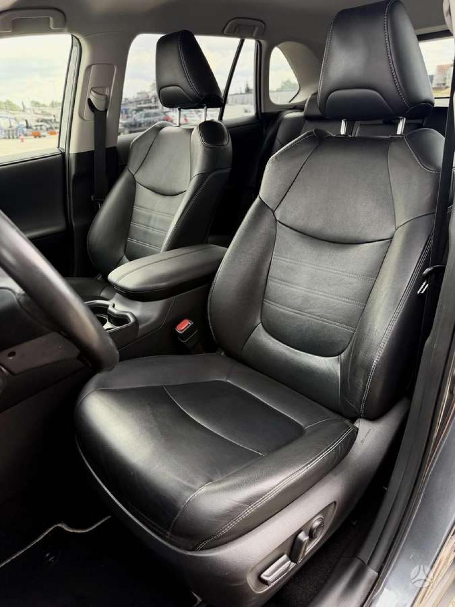Pelēks Toyota RAV4 2021 Tauragė, ar dzinēja tilpumu 2.49 L un nobraukumu 233 tūkst. km par 21600 €, foto 34 vietnē AUTOMOTO.COM.LV