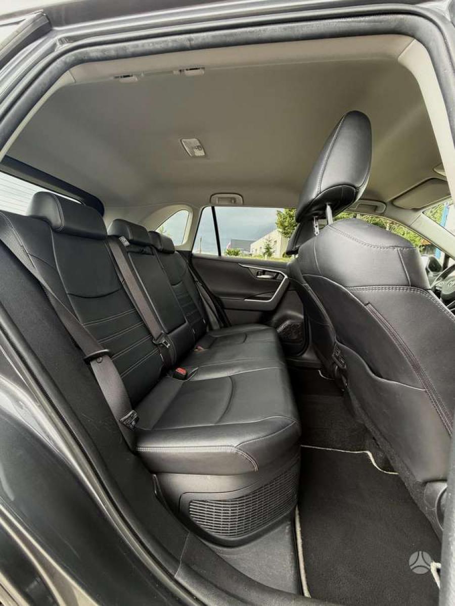 Pelēks Toyota RAV4 2021 Tauragė, ar dzinēja tilpumu 2.49 L un nobraukumu 233 tūkst. km par 21600 €, foto 39 vietnē AUTOMOTO.COM.LV