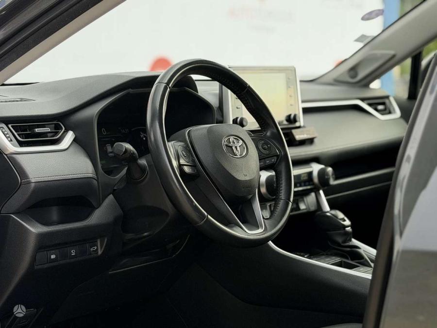 Pelēks Toyota RAV4 2021 Tauragė, ar dzinēja tilpumu 2.49 L un nobraukumu 233 tūkst. km par 21600 €, foto 47 vietnē AUTOMOTO.COM.LV