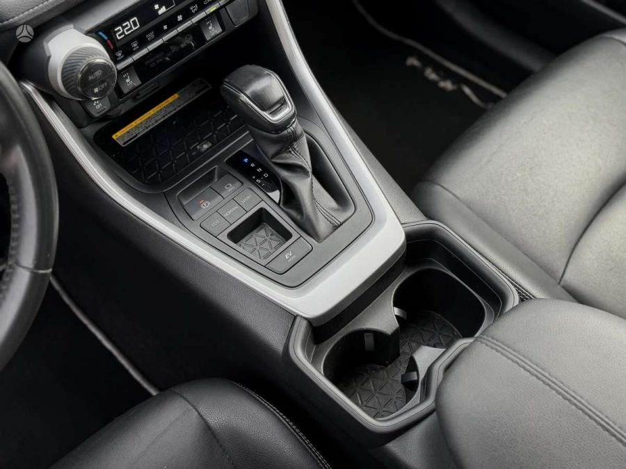Pelēks Toyota RAV4 2021 Tauragė, ar dzinēja tilpumu 2.49 L un nobraukumu 233 tūkst. km par 21600 €, foto 48 vietnē AUTOMOTO.COM.LV