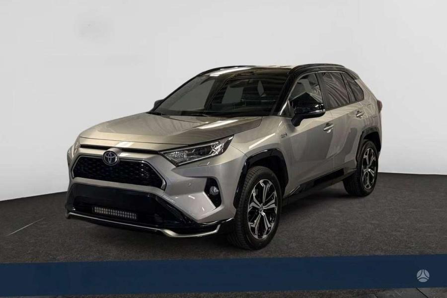Grey Toyota RAV4 2021 in Vilnius, with an engine capacity of 2.49 L and mileage of 115 thousand km for 34000 €, photo 1 on AUTOMOTO.COM.LV