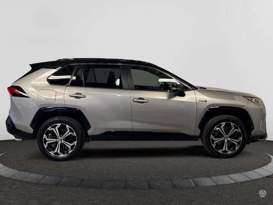 Grey Toyota RAV4 2021 in Vilnius, with an engine capacity of 2.49 L and mileage of 115 thousand km for 34000 €, photo 5 on AUTOMOTO.COM.LV