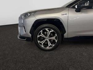 Grey Toyota RAV4 2021 in Vilnius, with an engine capacity of 2.49 L and mileage of 115 thousand km for 34000 €, photo 8 on AUTOMOTO.COM.LV