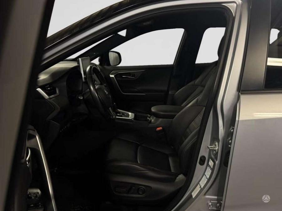 Grey Toyota RAV4 2021 in Vilnius, with an engine capacity of 2.49 L and mileage of 115 thousand km for 34000 €, photo 15 on AUTOMOTO.COM.LV