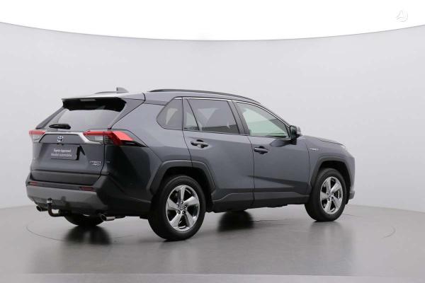 Grey Toyota RAV4 2021 in Vilnius, with an engine capacity of 2.49 L and mileage of 130 thousand km for 29900 €, photo 3 on AUTOMOTO.COM.LV