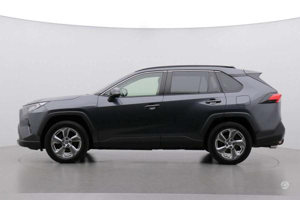 Grey Toyota RAV4 2021 in Vilnius, with an engine capacity of 2.49 L and mileage of 130 thousand km for 29900 €, photo 4 on AUTOMOTO.COM.LV