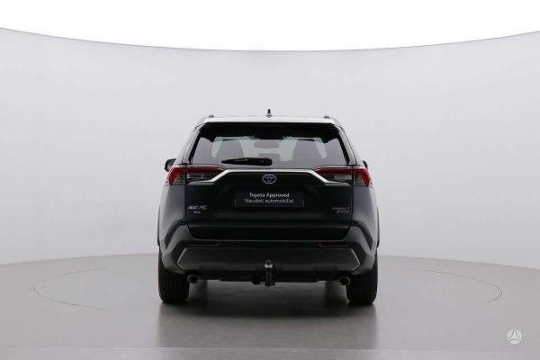 Grey Toyota RAV4 2021 in Vilnius, with an engine capacity of 2.49 L and mileage of 130 thousand km for 29900 €, photo 5 on AUTOMOTO.COM.LV