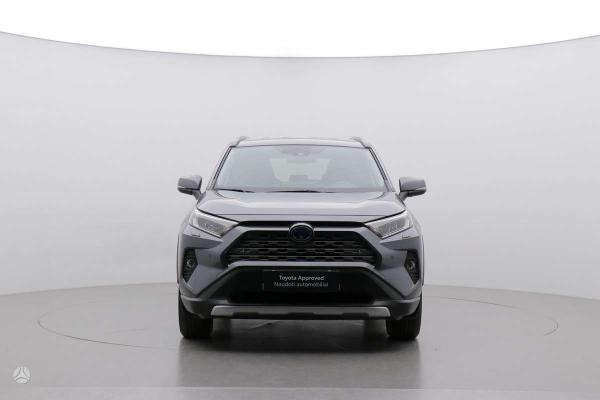 Grey Toyota RAV4 2021 in Vilnius, with an engine capacity of 2.49 L and mileage of 130 thousand km for 29900 €, photo 6 on AUTOMOTO.COM.LV