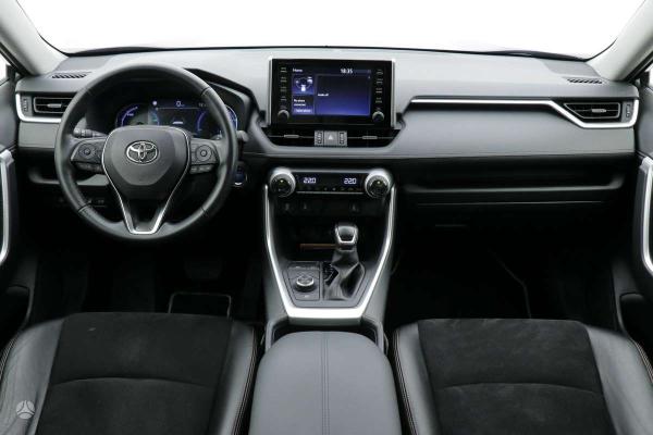 Grey Toyota RAV4 2021 in Vilnius, with an engine capacity of 2.49 L and mileage of 130 thousand km for 29900 €, photo 7 on AUTOMOTO.COM.LV