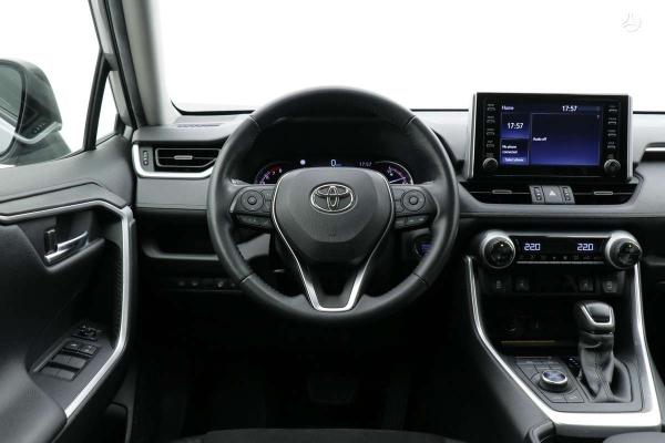 Grey Toyota RAV4 2021 in Vilnius, with an engine capacity of 1.99 L and mileage of 108 thousand km for 26900 €, photo 8 on AUTOMOTO.COM.LV