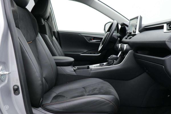 Grey Toyota RAV4 2021 in Vilnius, with an engine capacity of 1.99 L and mileage of 108 thousand km for 26900 €, photo 9 on AUTOMOTO.COM.LV
