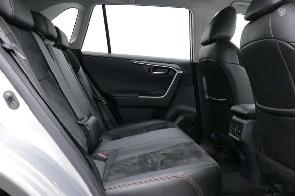 Grey Toyota RAV4 2021 in Vilnius, with an engine capacity of 1.99 L and mileage of 108 thousand km for 26900 €, photo 10 on AUTOMOTO.COM.LV