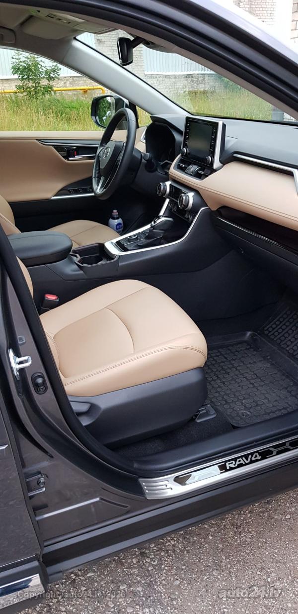 Pelēks Toyota RAV4 2021 Tallina, ar dzinēja tilpumu 2.00 L un nobraukumu 59 tūkst. km par 29500 €, foto 10 vietnē AUTOMOTO.COM.LV
