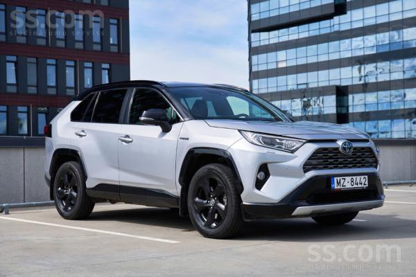 Grey Toyota RAV4 2021 in Riga, with an engine capacity of 2.50 L and mileage of 238 thousand km for 17000 €, photo 2 on AUTOMOTO.COM.LV
