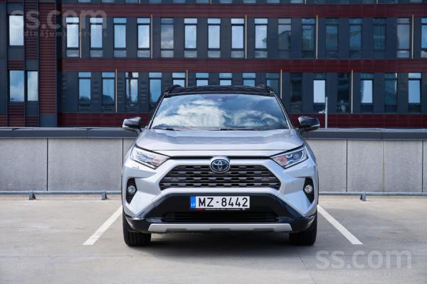 Grey Toyota RAV4 2021 in Riga, with an engine capacity of 2.50 L and mileage of 238 thousand km for 17000 €, photo 5 on AUTOMOTO.COM.LV