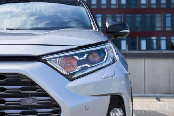 Grey Toyota RAV4 2021 in Riga, with an engine capacity of 2.50 L and mileage of 238 thousand km for 17000 €, photo 6 on AUTOMOTO.COM.LV